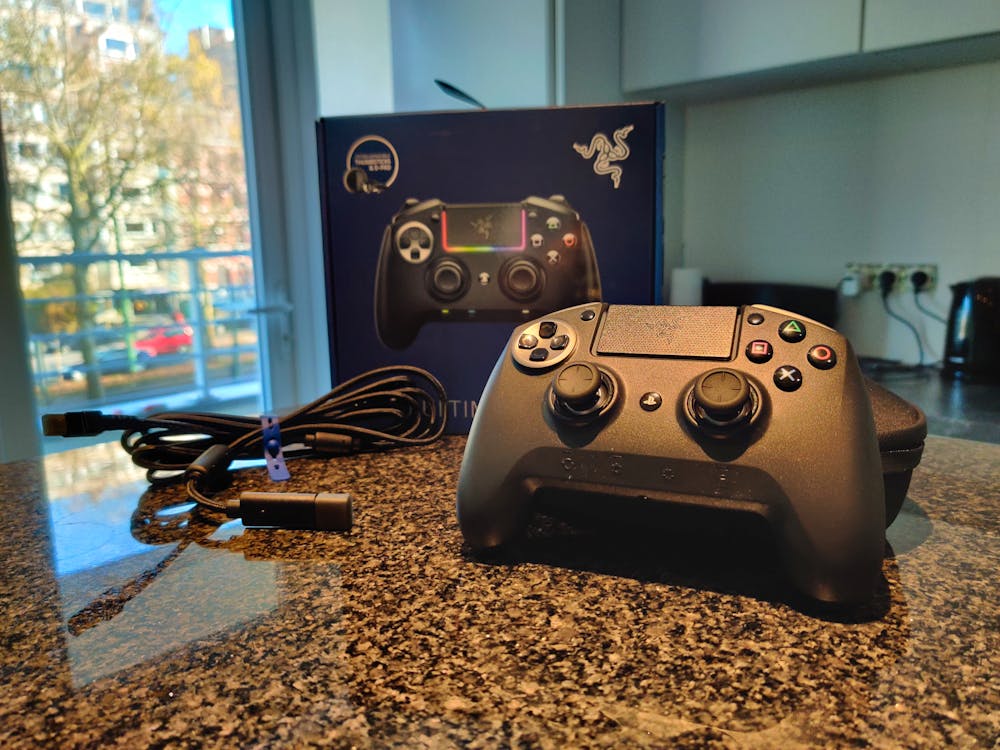 Bonjour, Je vends ma manette razer raiju ultimate après 2 jours d ...